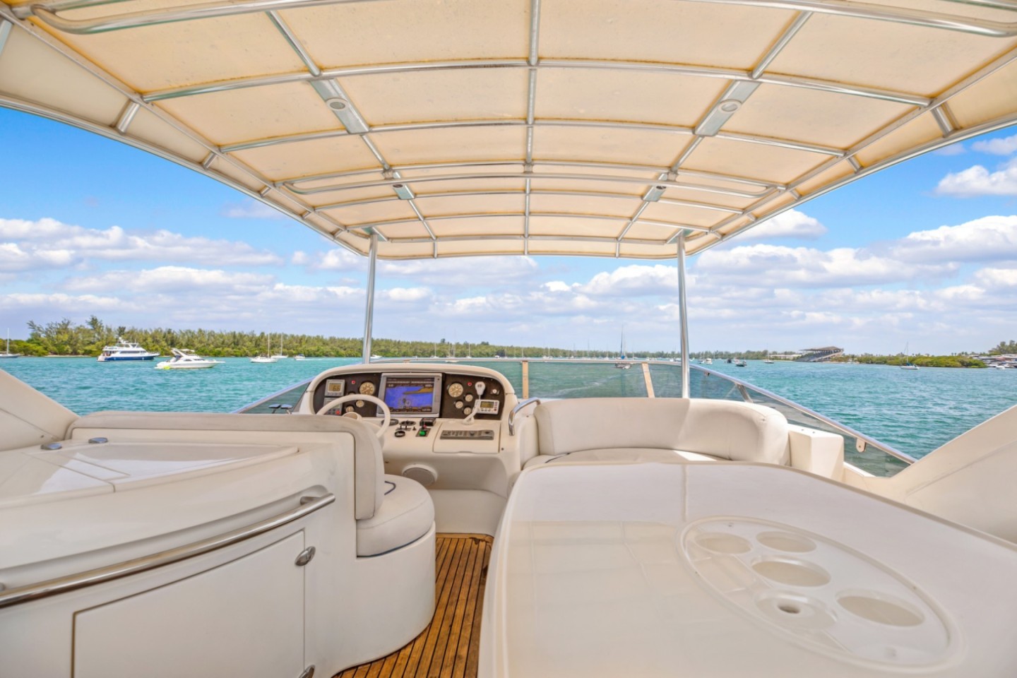 Location Yacht 65 ft Azimut (65 ft Azimut) - Miami - SamBoat