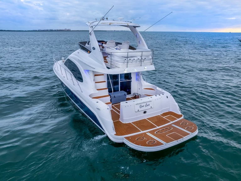 Location Yacht Sea Ray 400 Sedan Bridge (PALM NOIR) - Miami Beach | SamBoat